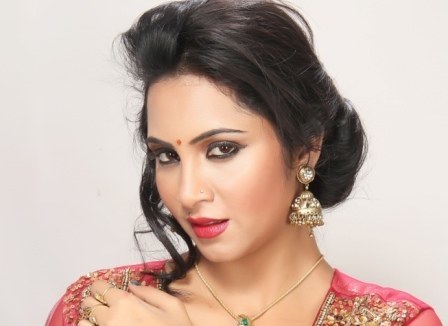 Here Is The Biography Of Bigg Boss 11 Contestant Arshi Khan!