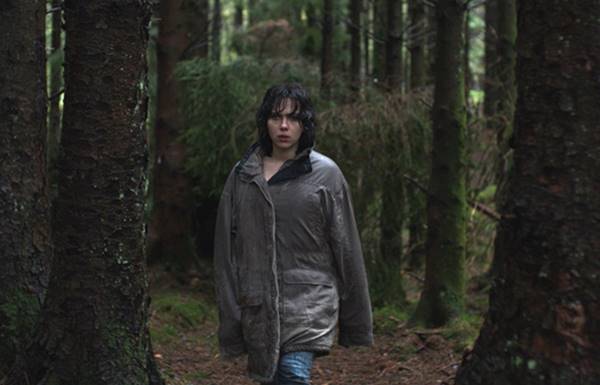 Under The Skin Movie Review: Though Provoking And Simply Outstanding
